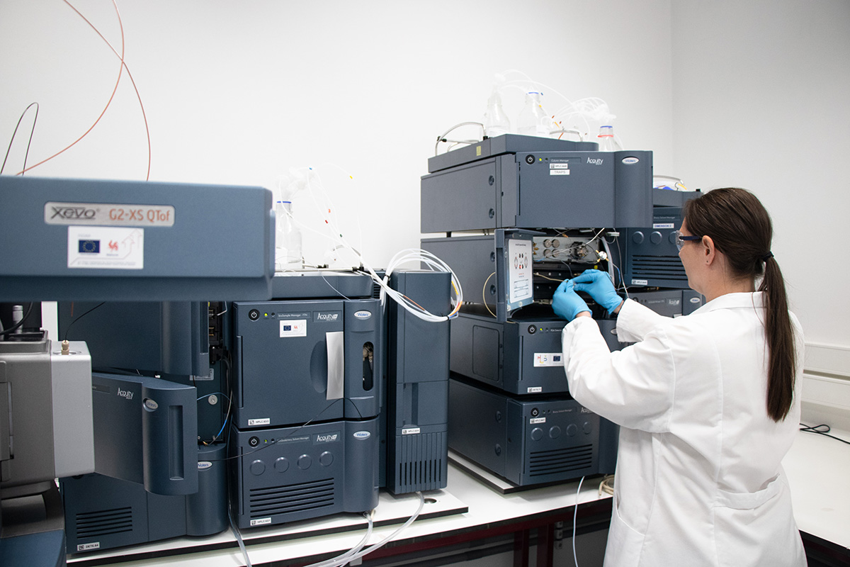New 2D-LC–MS Approaches for the Analysis of In-Process Samples and for the Characterisation of ...